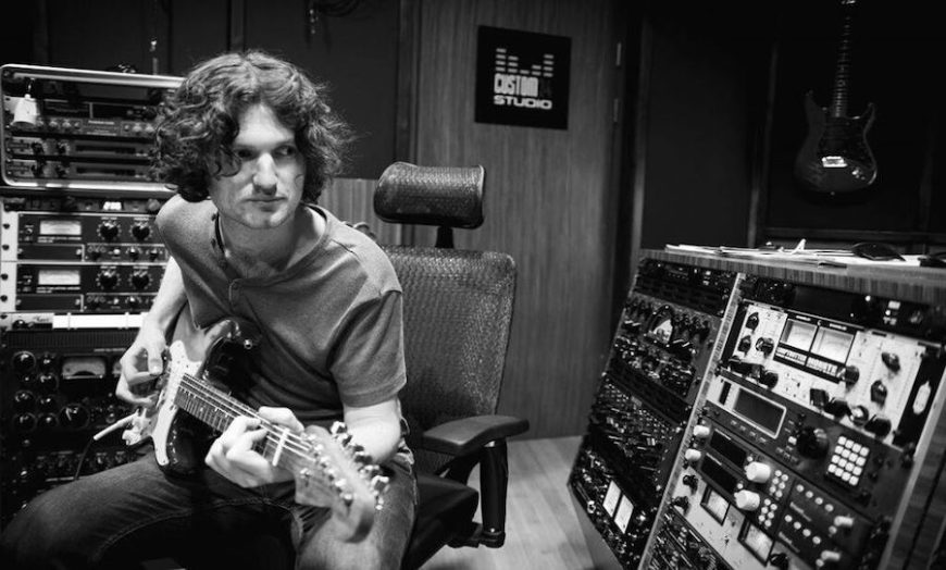 Aaron Marc establishes a far-reaching artistic vision on his debut EP