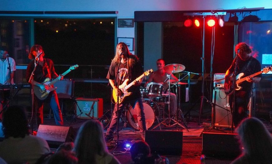 Edgecliff rumble the sea and rock the boat at Old Manly Boatshed