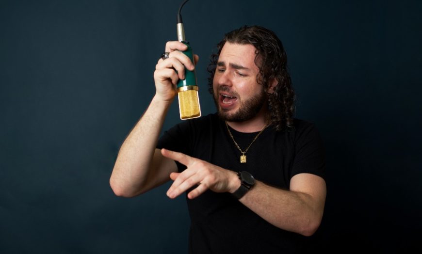 Rayre is the storyteller that explodes in his colourful tunes