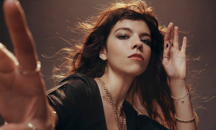 Azure Ryder leads us up a spellbinding ‘Ladder To The Moon’