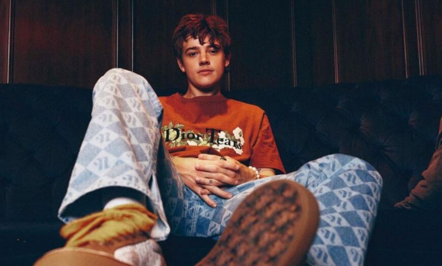 INTERVIEW: Thomas Headon - Unraveling the melodies of alt bedroom pop ...