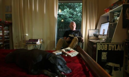 Happy Mag Exclusive: Unveiling the Untold Tale of Neil Finn - A Chat ...