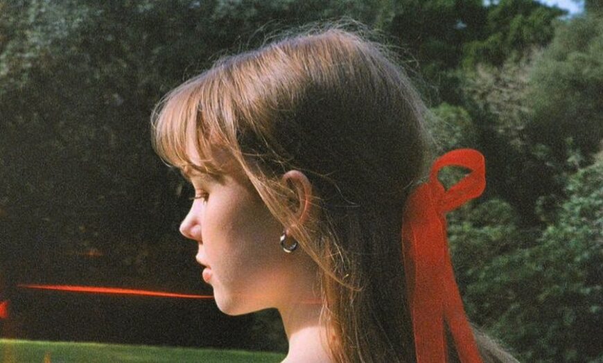 Emily Bateman dons her 'Sunday Best' on delicate new single