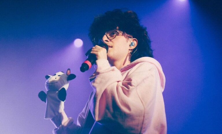 Get yourself to Cavetown's 2024 Australian tour